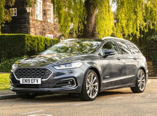 Ford Mondeo Vignale Hybrid Estate UK spec 2019 22