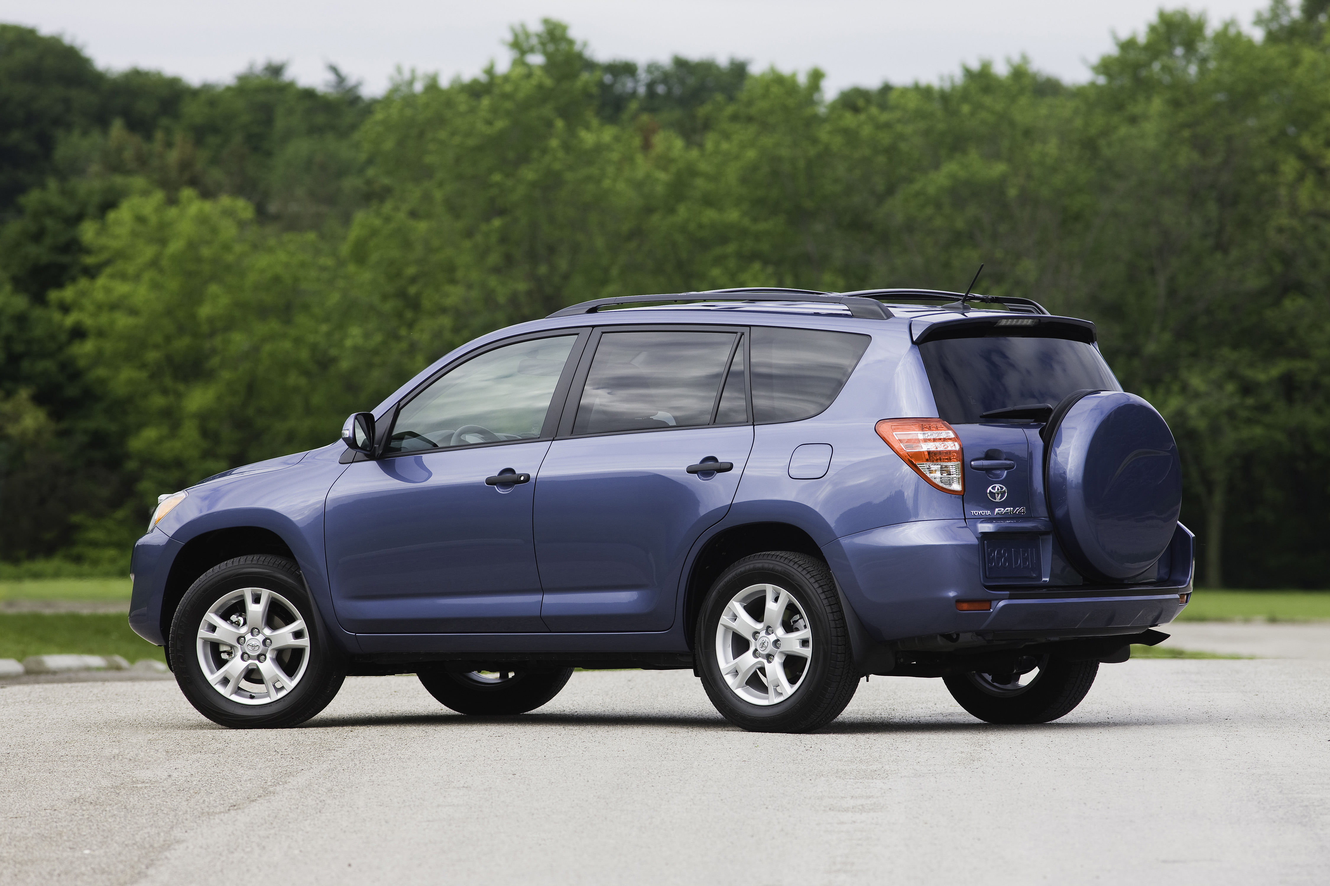 IMCDb.org: 2009 Toyota RAV4 [XA30] in "She Rides Shotgun, 2025"